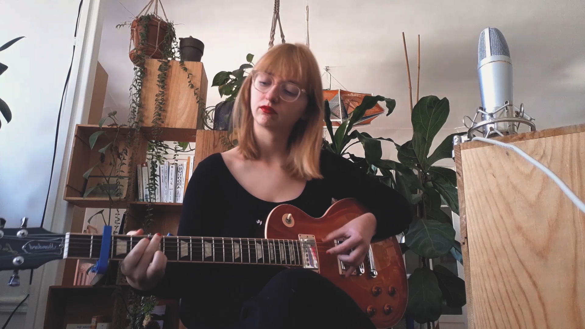 Vidéos : Mackenzie Leighton, Session Confinée #022